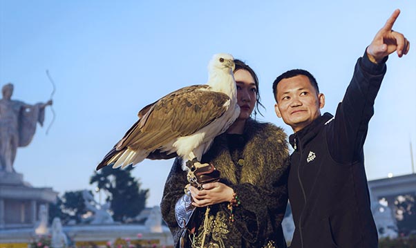 Bone Ho - The Visionary Director